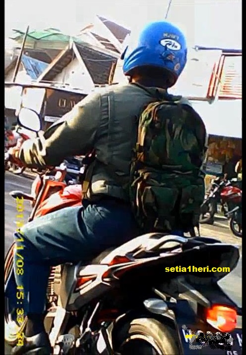 Helm biru (laut) ciri khas anggota TNI AL - setia1heri.com