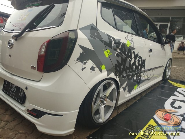 Kumpulan gambar modifikasi cutting sticker mobil Agya dan Ayla ...