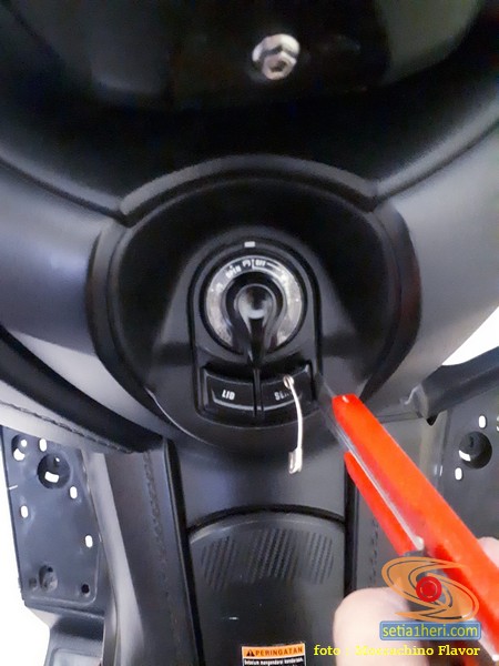 Solusi alternatif mengatasi knob jok macet pada Yamaha Xmax ...