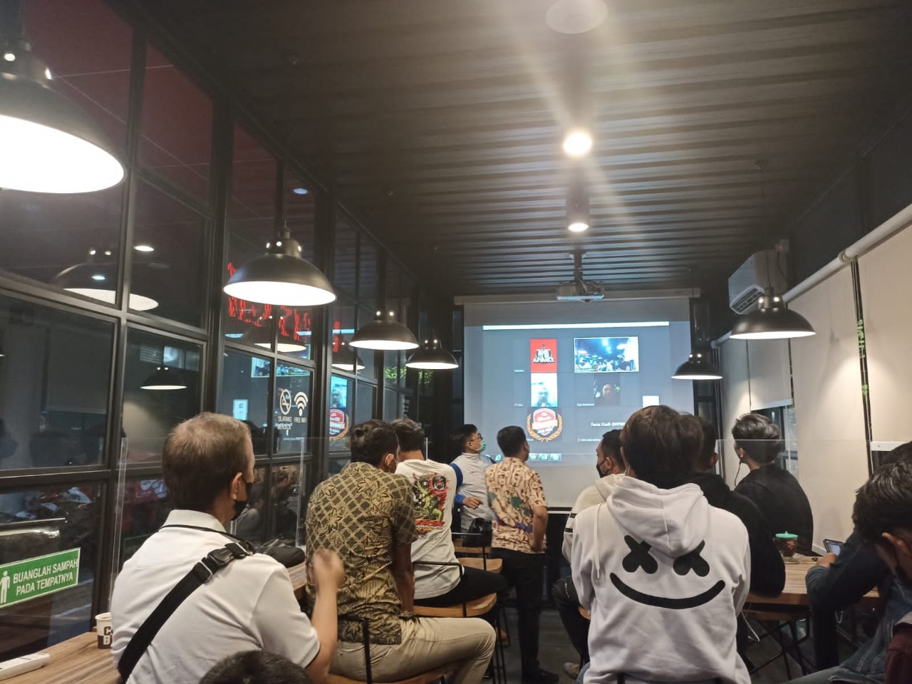 Bikers Honda ADV gelar Kopdar Hybrid di MPM Riders Café Surabaya ...