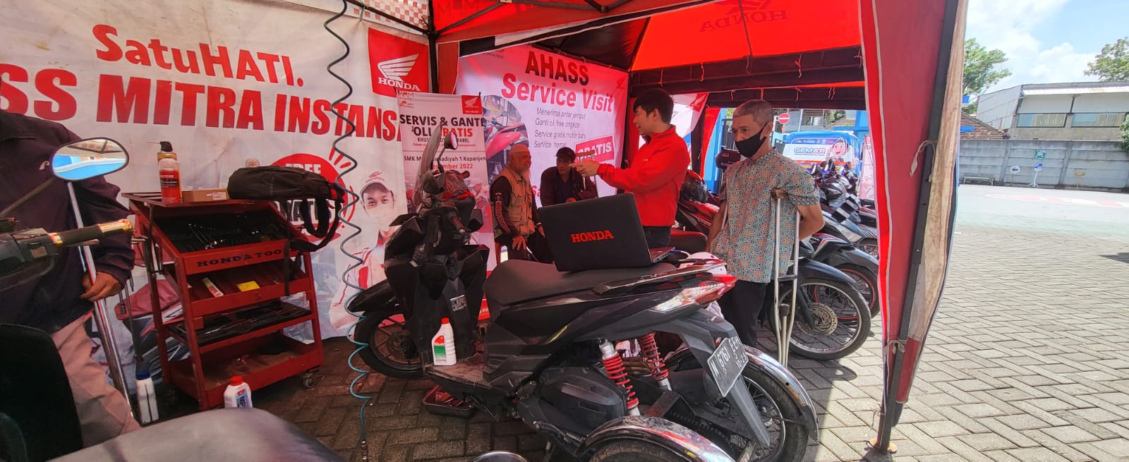 MPM Honda Jatim Berikan Service dan Ganti Oli Gratis Untuk Puluhan ...