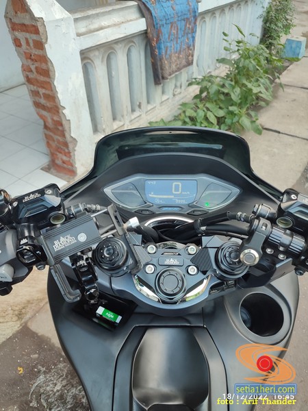 Modif Honda PCX 160 pakai stang jepit dan bagasi depan - setia1heri.com
