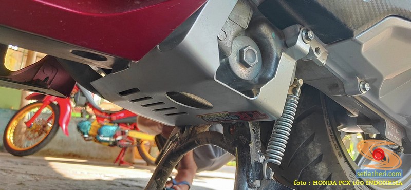 Penampakan Honda PCX 160 pakai Cover Engine Guard, kenali plus minusnya ...