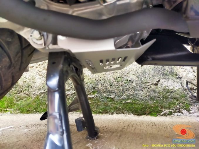 Penampakan Honda PCX 160 pakai Cover Engine Guard, kenali plus minusnya ...