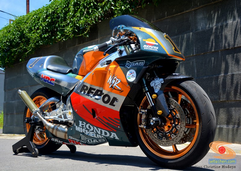 Penampakan restomod Honda NSR250 MC21 tahun 1992 livery Mick Doohan ...