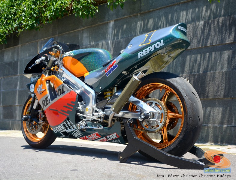 Penampakan restomod Honda NSR250 MC21 tahun 1992 livery Mick Doohan ...