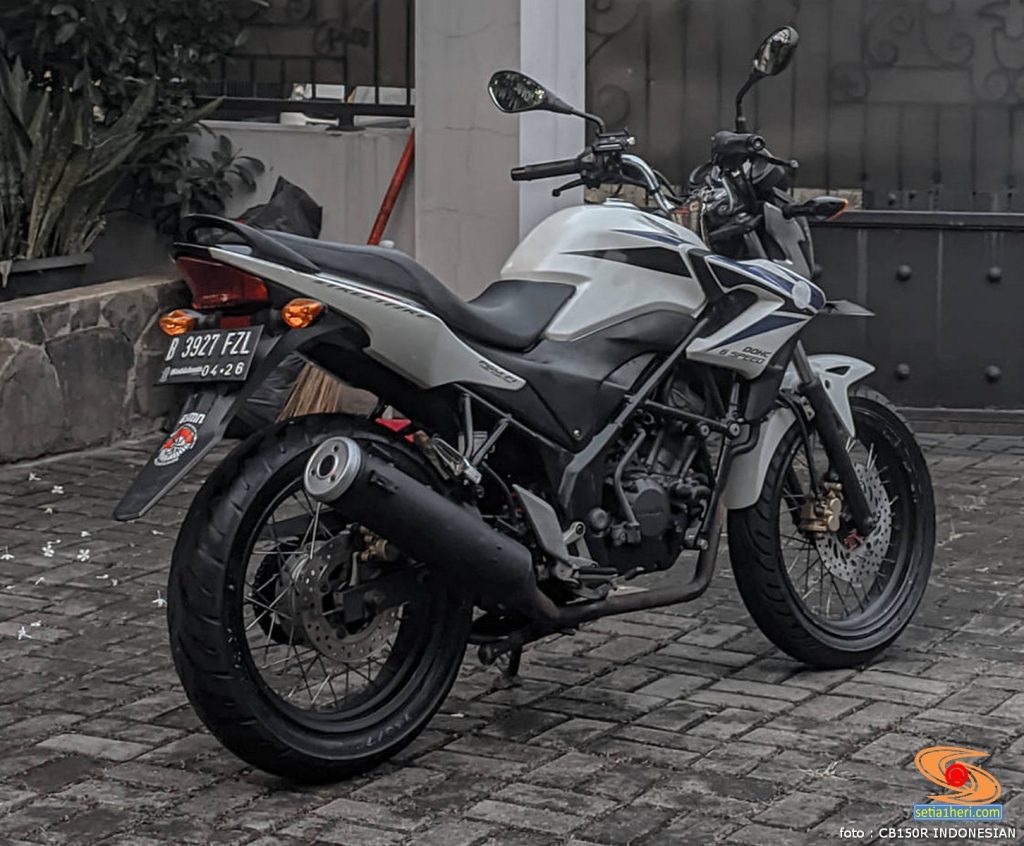 Kumpulan gambar modif honda CB150R warna putih dana pelajar atau ...