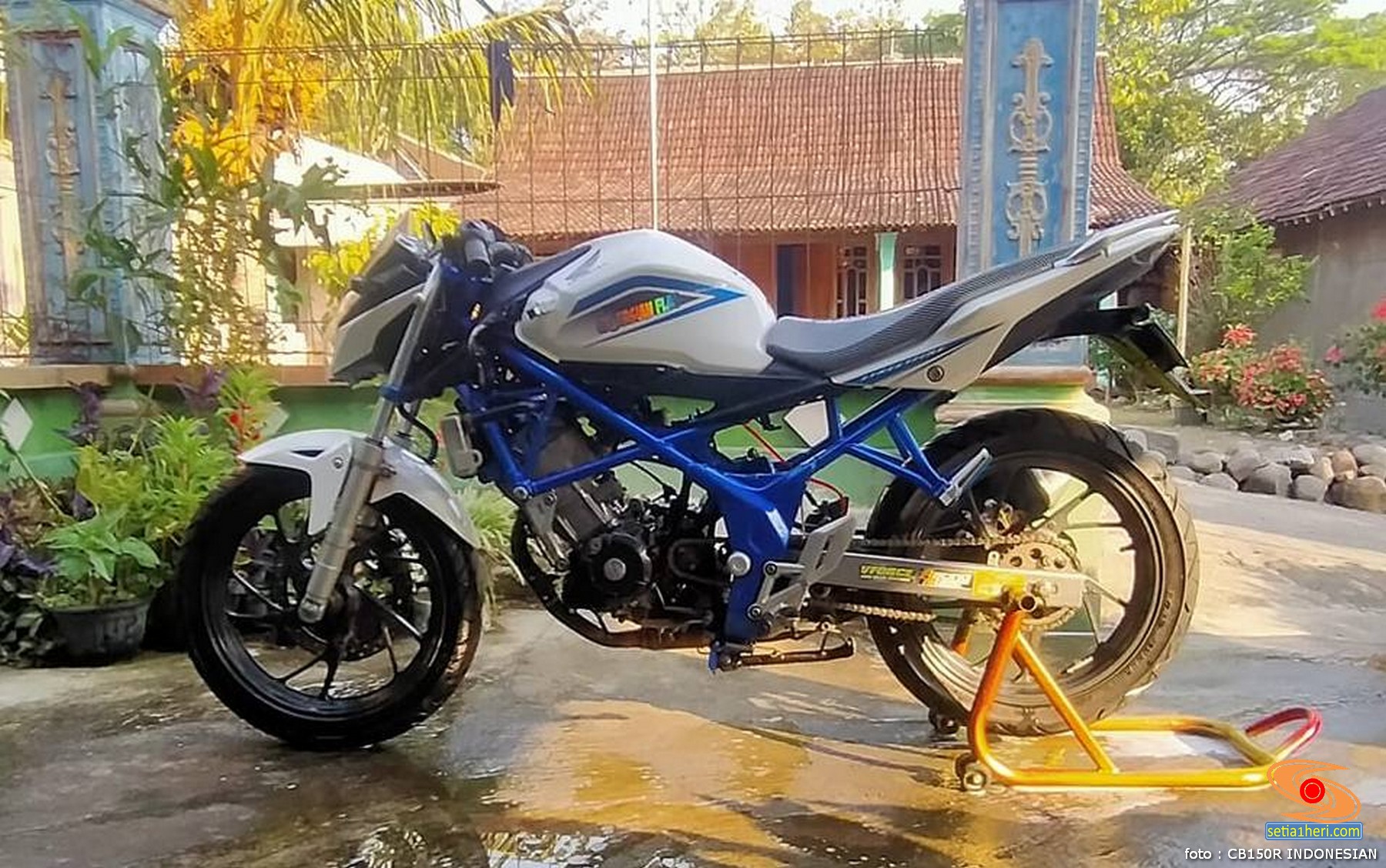 Kumpulan gambar modif honda CB150R warna putih dana pelajar atau ...