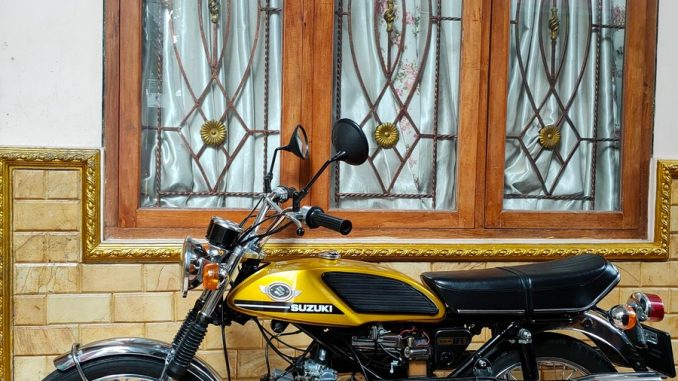Lebih dekat dengan Suzuki Stinger T125, scrambler era 60an gans ...