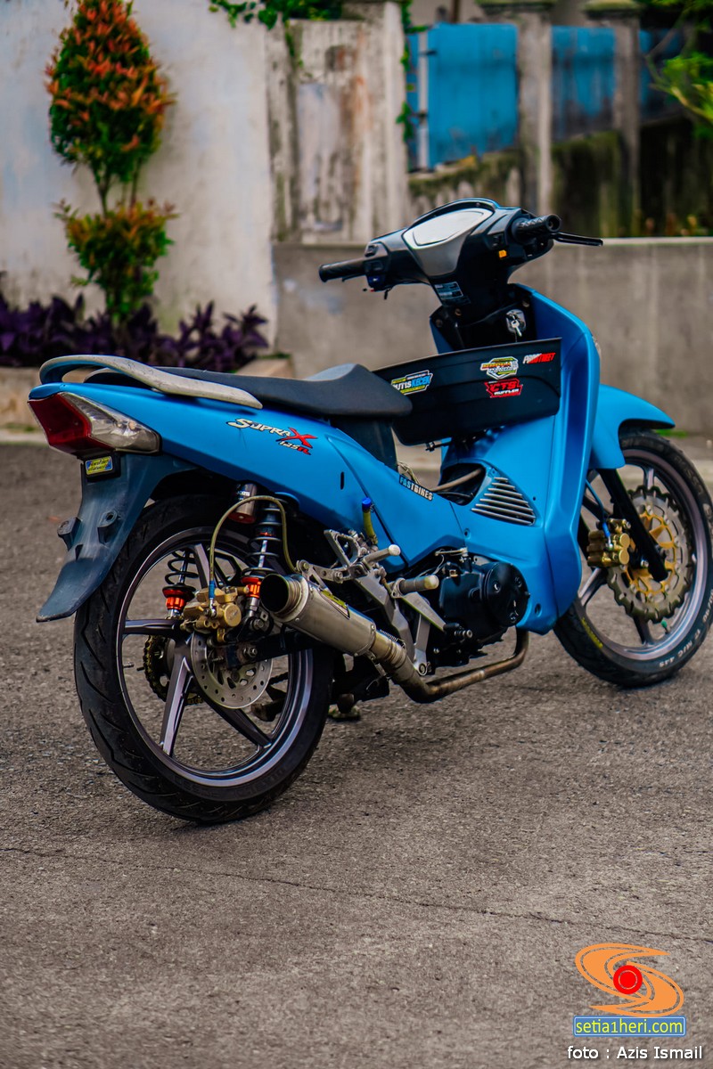 Penampakan modif kph komorod Honda Supra X 125 R warna biru gans ...