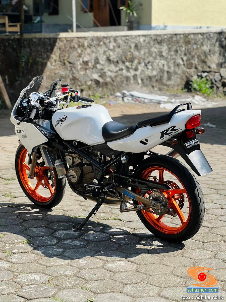Penampakan restorasi Kawasaki Ninja RR old tahun 2008 warna putih ...