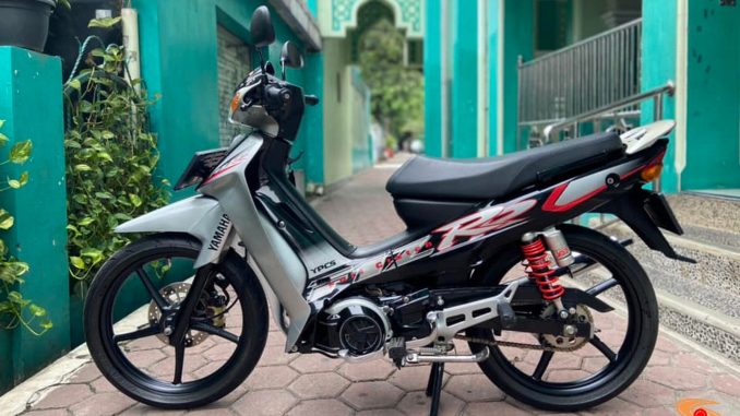 Restorasi Yamaha F1ZR warna silver hitam tahun 2002, ganteng pisan euy ...