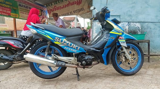 Modif Suzuki Smash Titan livery biru Suzuki Ecstar - setia1heri.com