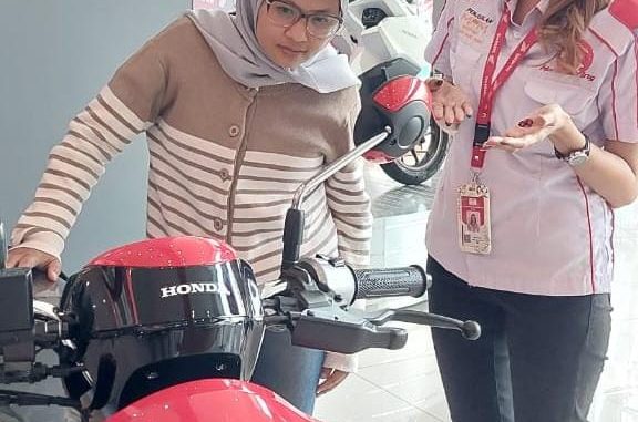 Ingat...Honda Front Line People dari MPM Honda Jatim memakai ID Card ...