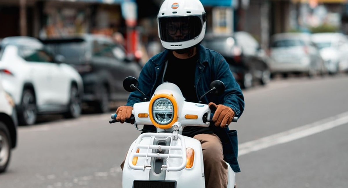 Modif Yamaha FAZZIO HYBRID ala motor Bulma di serial Dragon Ball asal ...