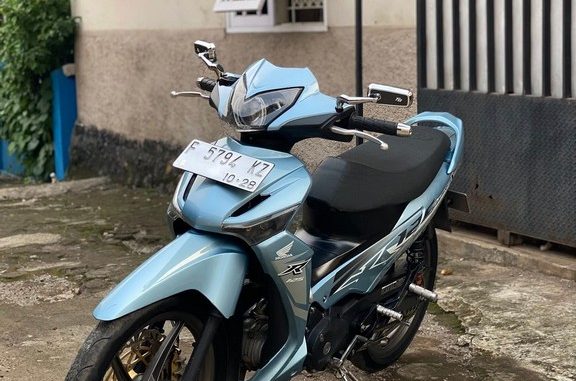Modif Honda Supra X 125 aka Supra Batman warna biru dolphin brosis ...