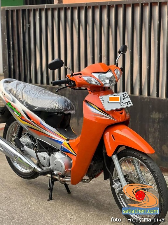 Penampakan Honda Karisma 125D warna orange-silver - setia1heri.com