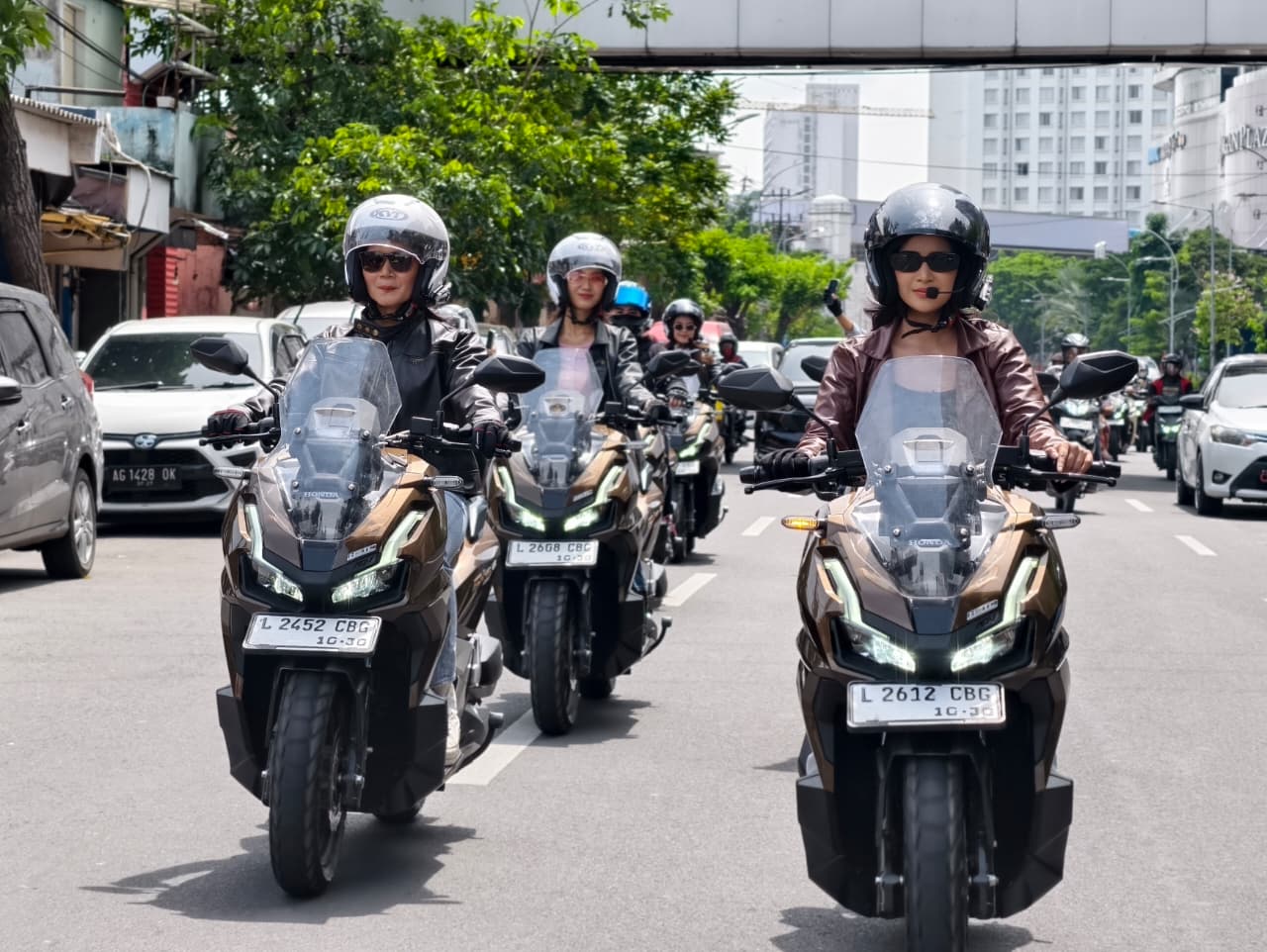 Women Ride New Honda ADV160: Lady Bikers Jelajahi Pesona Heritage Kota ...